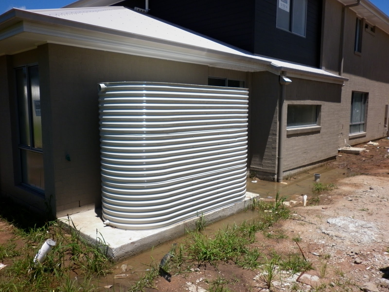 Our Plantation Sahara: More paint, feature tiles and water tank