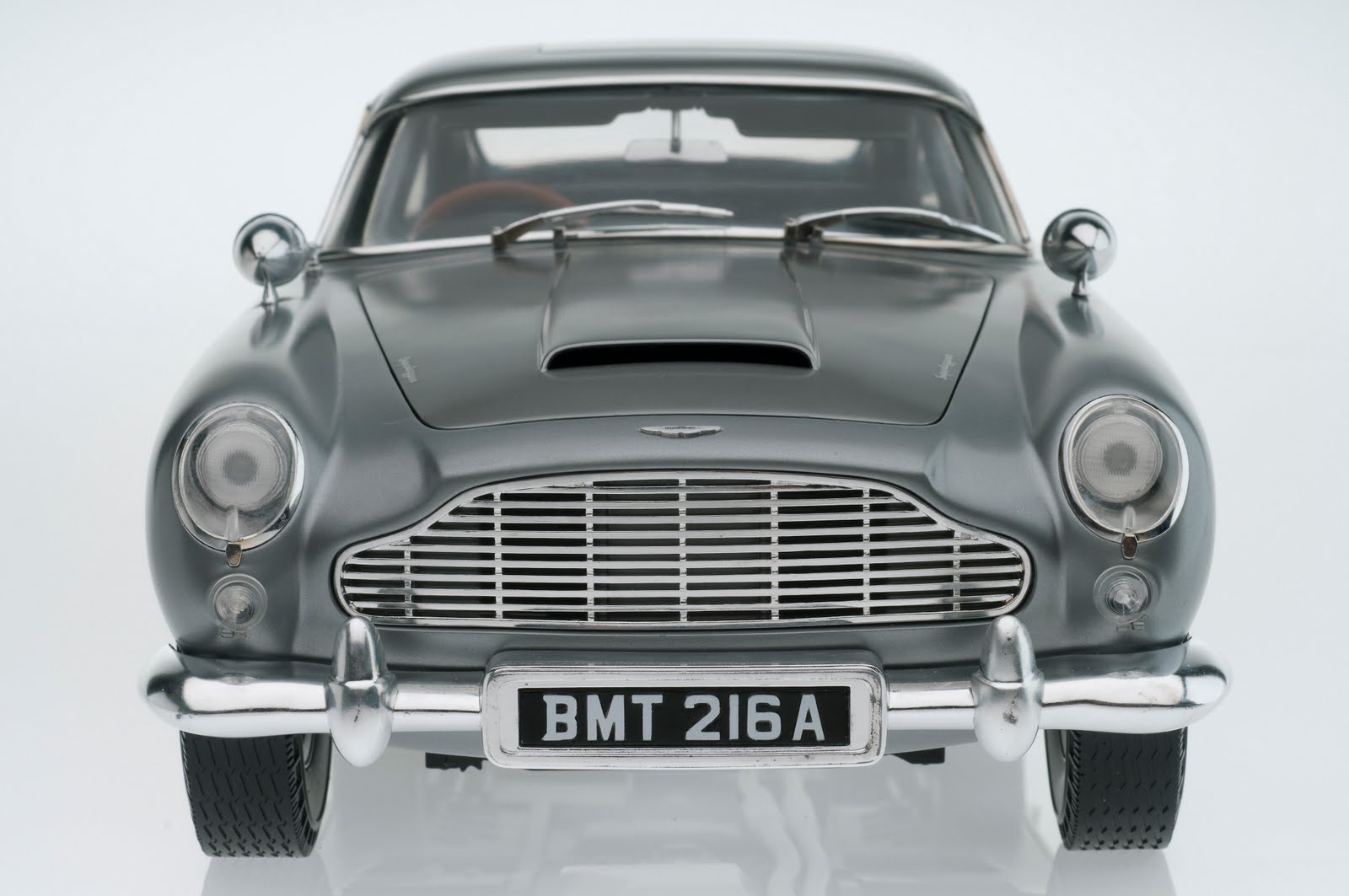 SpyVibe: 007 ASTON MARTIN KIT