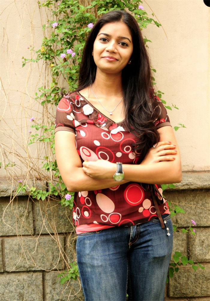 color swathi latest cute pic she happy with release of kalavaramaye madhilo