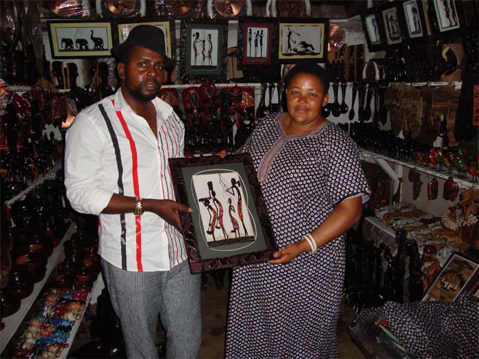 Kanumba The Great: THE GREAT ATEMBELEA MADUKA YA VINYAGO MWENGE