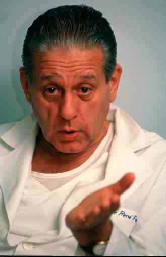 Haciendo Historia y Memoria: Biografia del Dr. René Favaloro