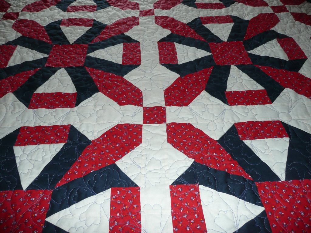 Acorn Ridge Quilting: Janice's True Lover's Knot Quilt
