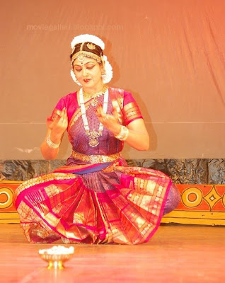 test: Arjun Sarja Wife niveditha arjun Photos, Stills, Pics, Gallery