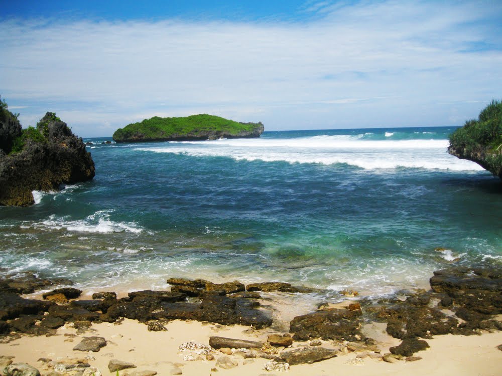 BACKPACKER'S DIARY: SADRANAN BEACH, Pesona Pantai Selatan, Wonosari ...