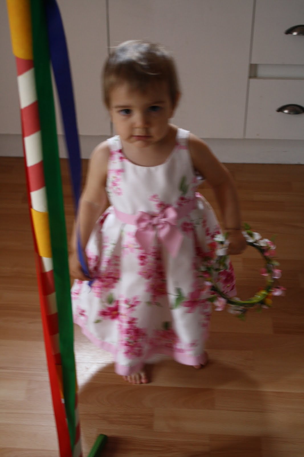 Aux Demilunes: *Guest Post* How to make a "mini" maypole by Wulf