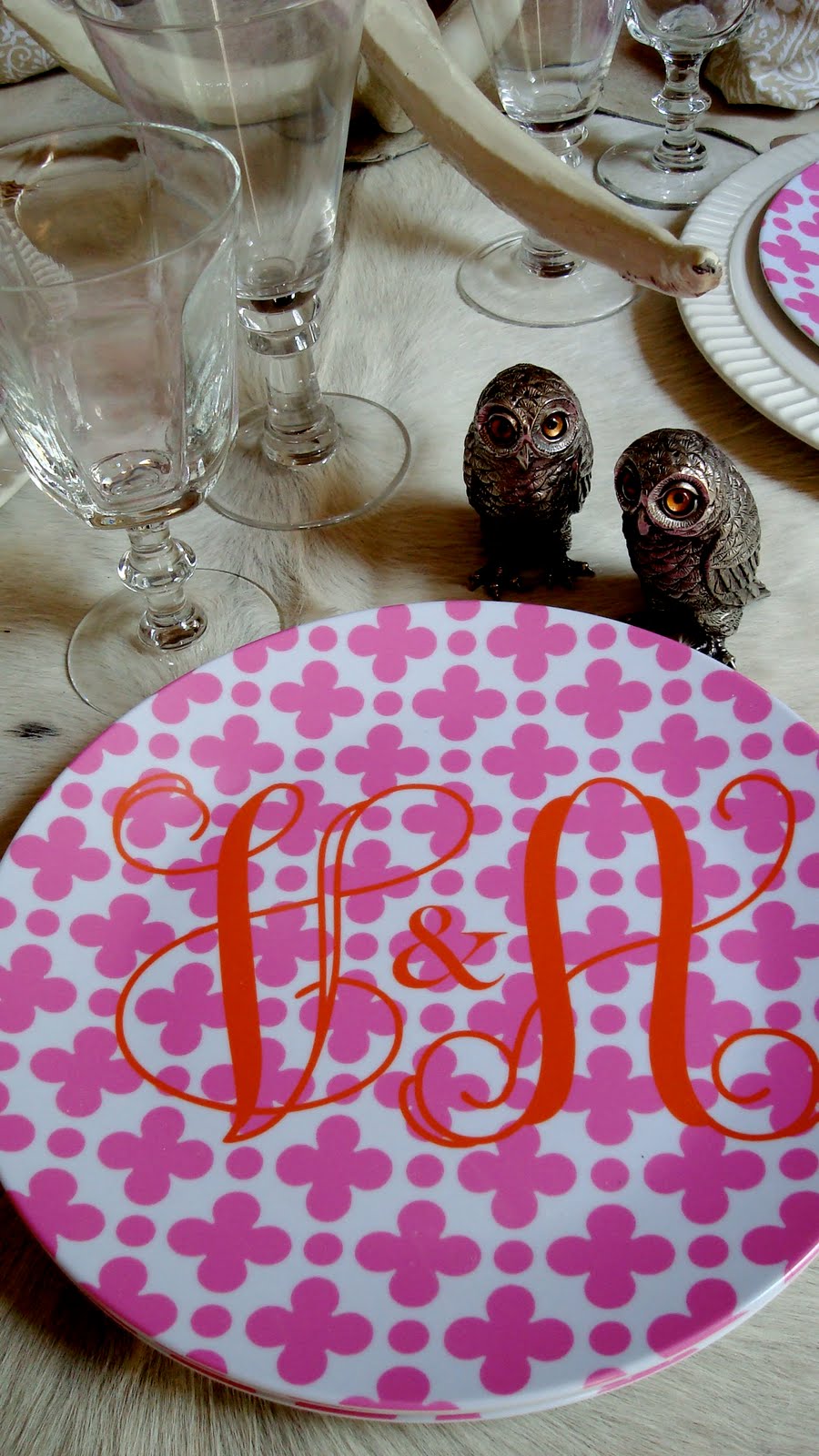 * v i s u a l * v a m p *: Pink Monogram Plates