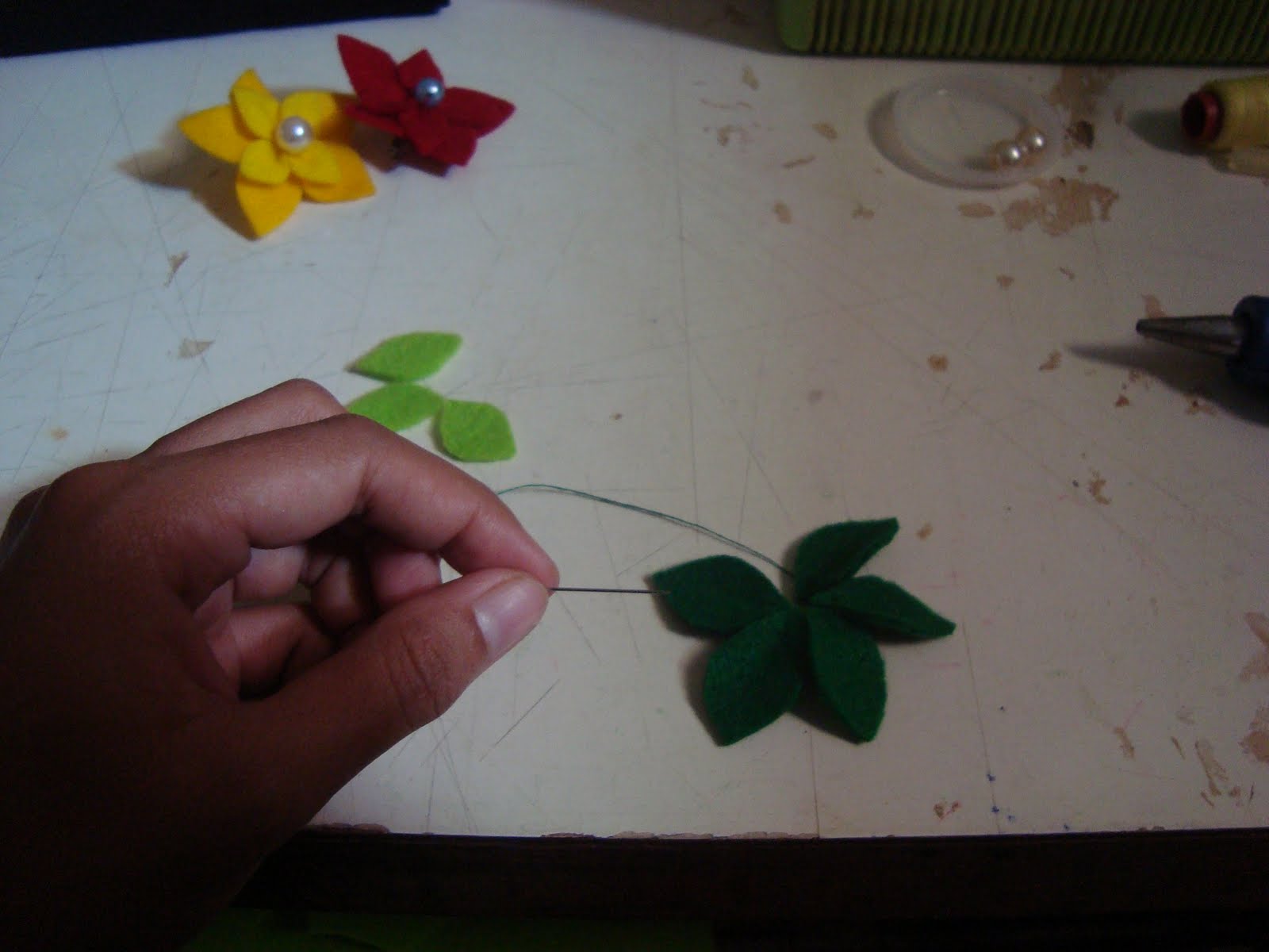 Airin Handicrabby: Cara membuat Pin Bunga Cantik