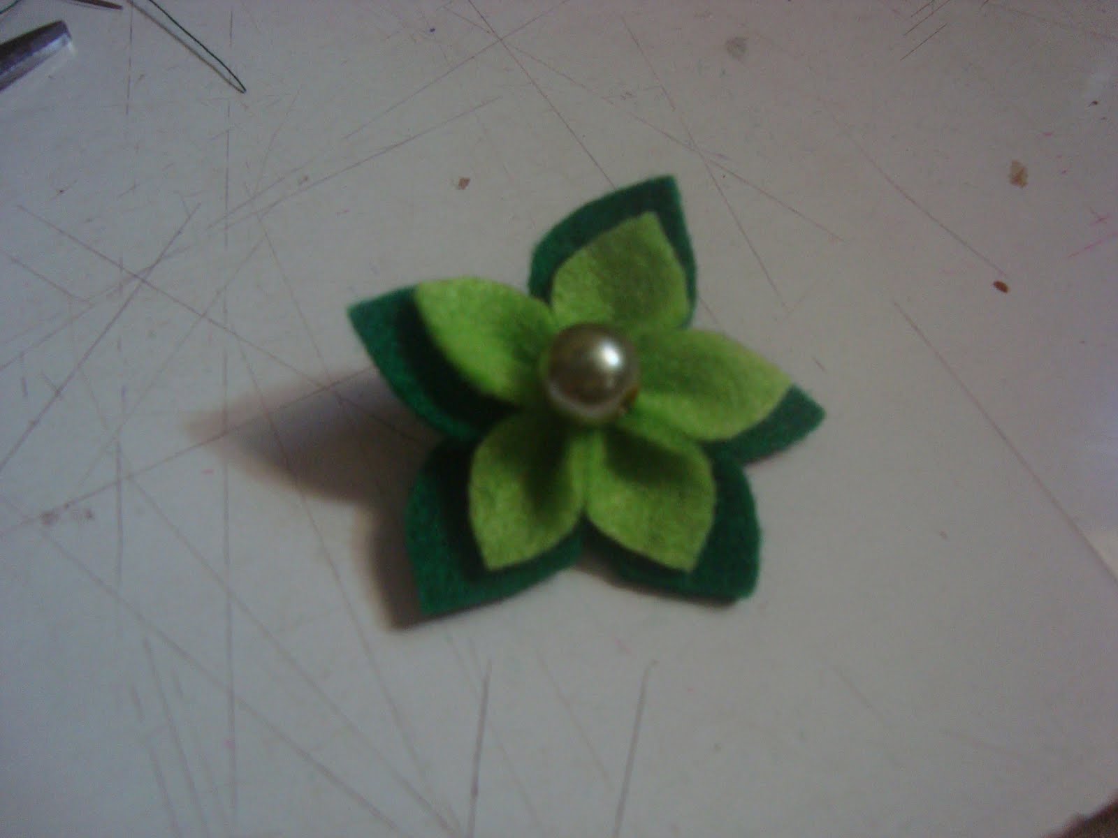 Airin Handicrabby: Cara membuat Pin Bunga Cantik