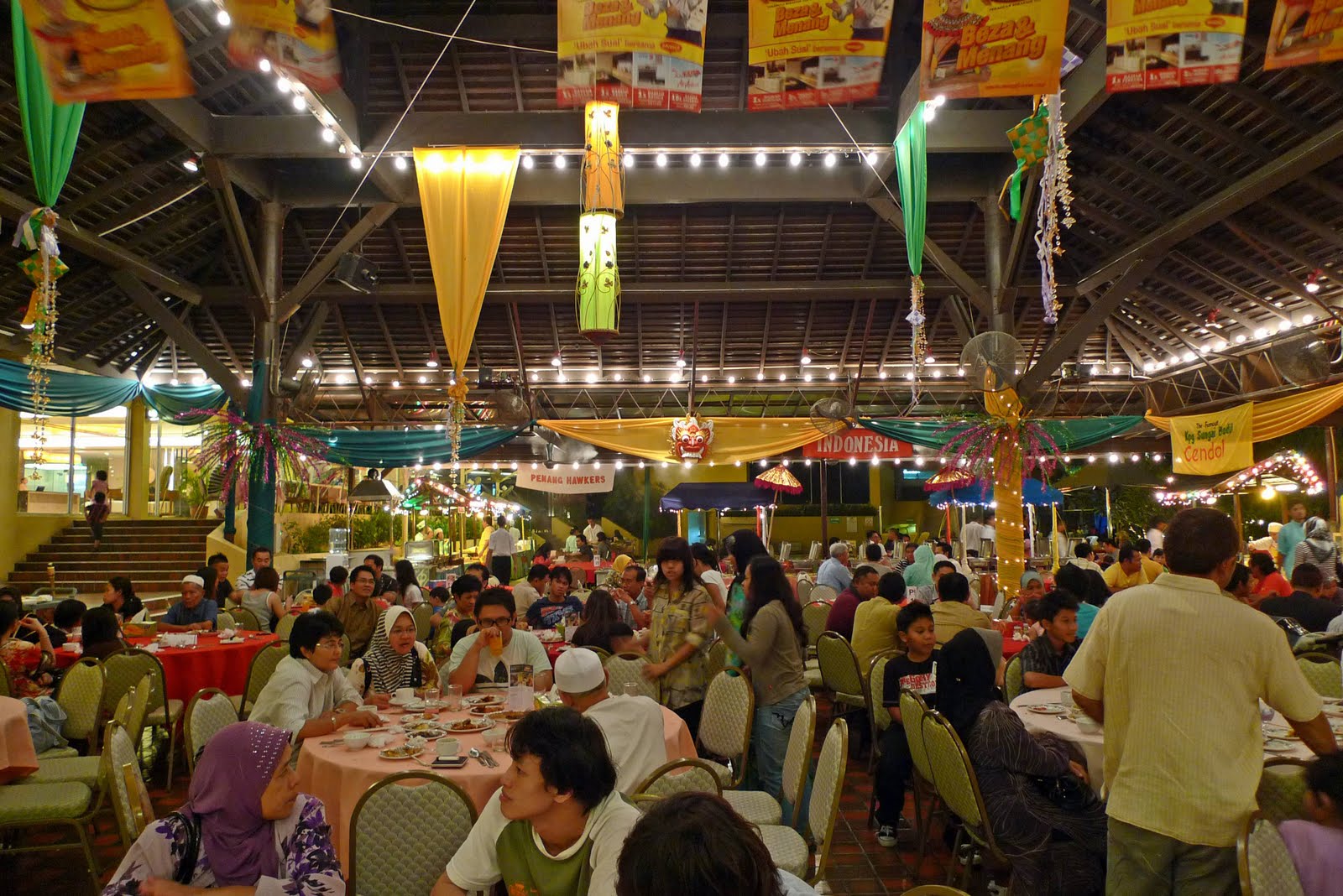 Eating in Kuching - Macam Macam Ada Buffet