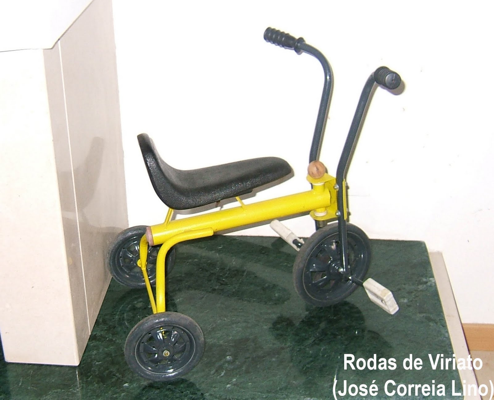 Carrinho de "rolamentos" e triciclo