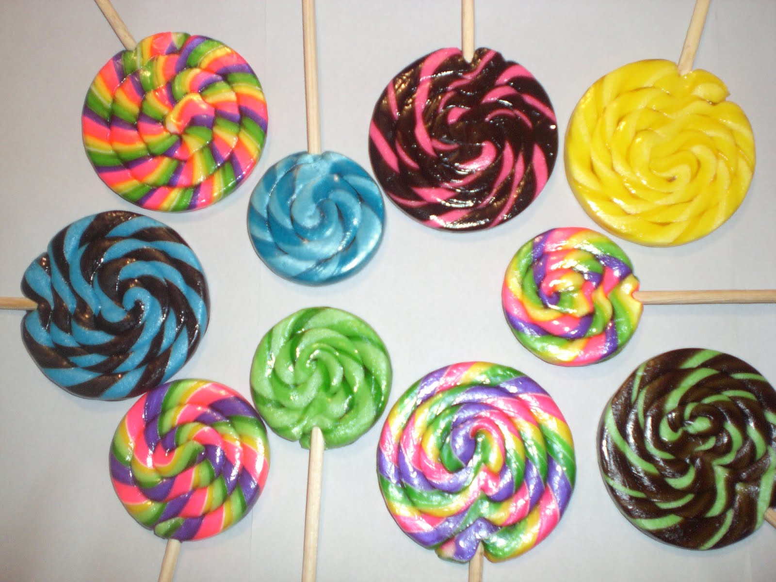 Paletas de Karamelo: Estrellas y Chilindrinas