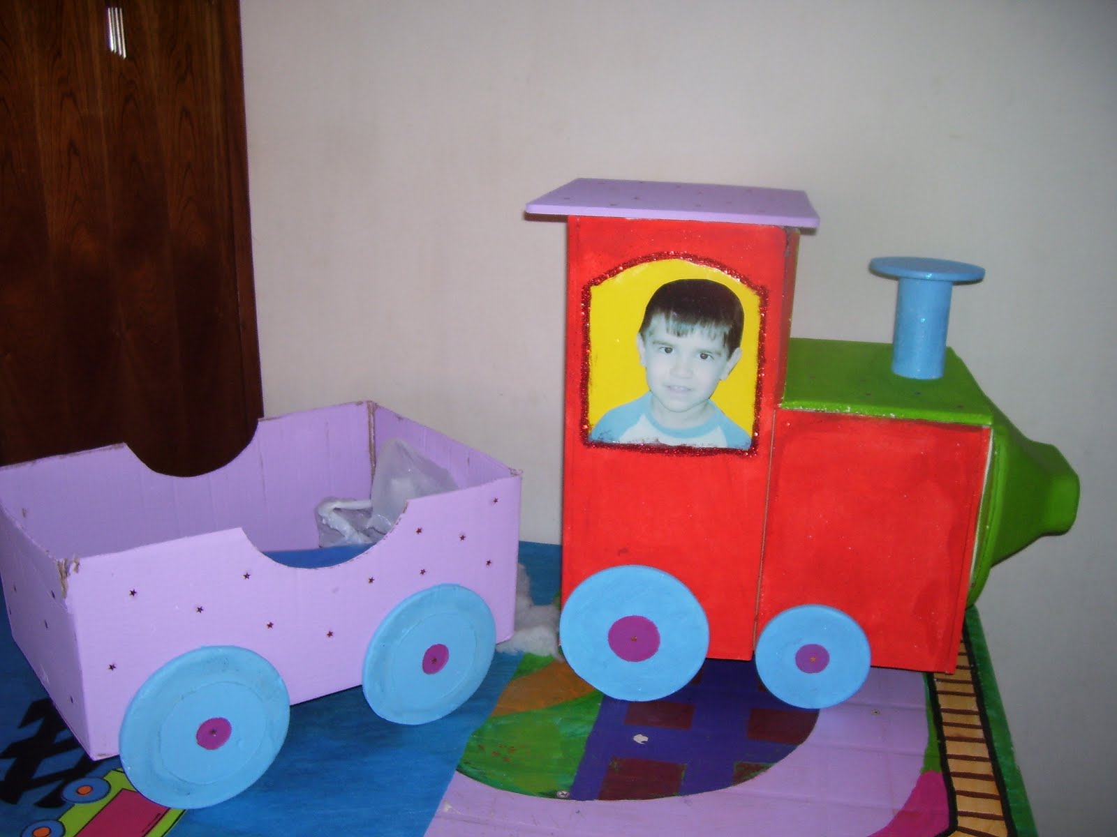 Tren con carton - Imagui