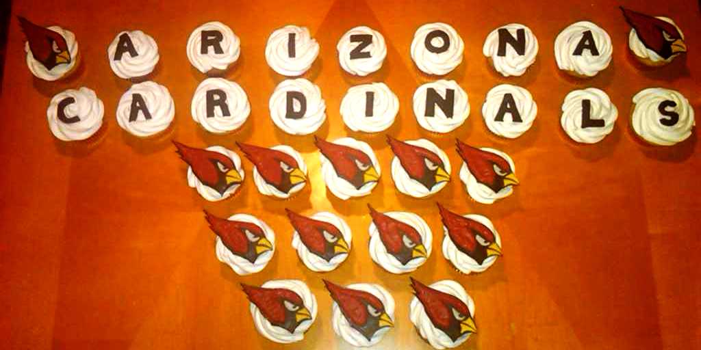 Mia's Pieces: Arizona Cardinals cupcakes