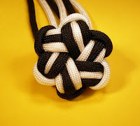 devilchasnme: Tying the paracord star knot Part 1