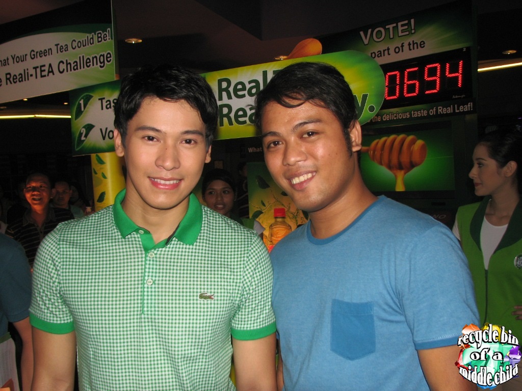 lafanggero: Enchong and Erich say ‘I do’ Real Leaf Green Tea