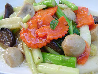 Thai food ~ Thai cooking: Phad Phak Ruam Mit ( Fried Mixed Vegetables )