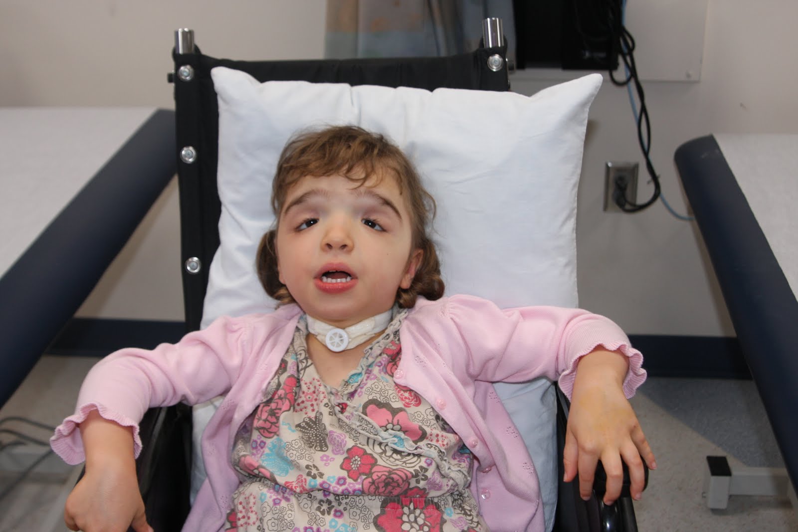 Ainsley Rae - Happy To Be Me: Ainsley's Spica Cast Removal