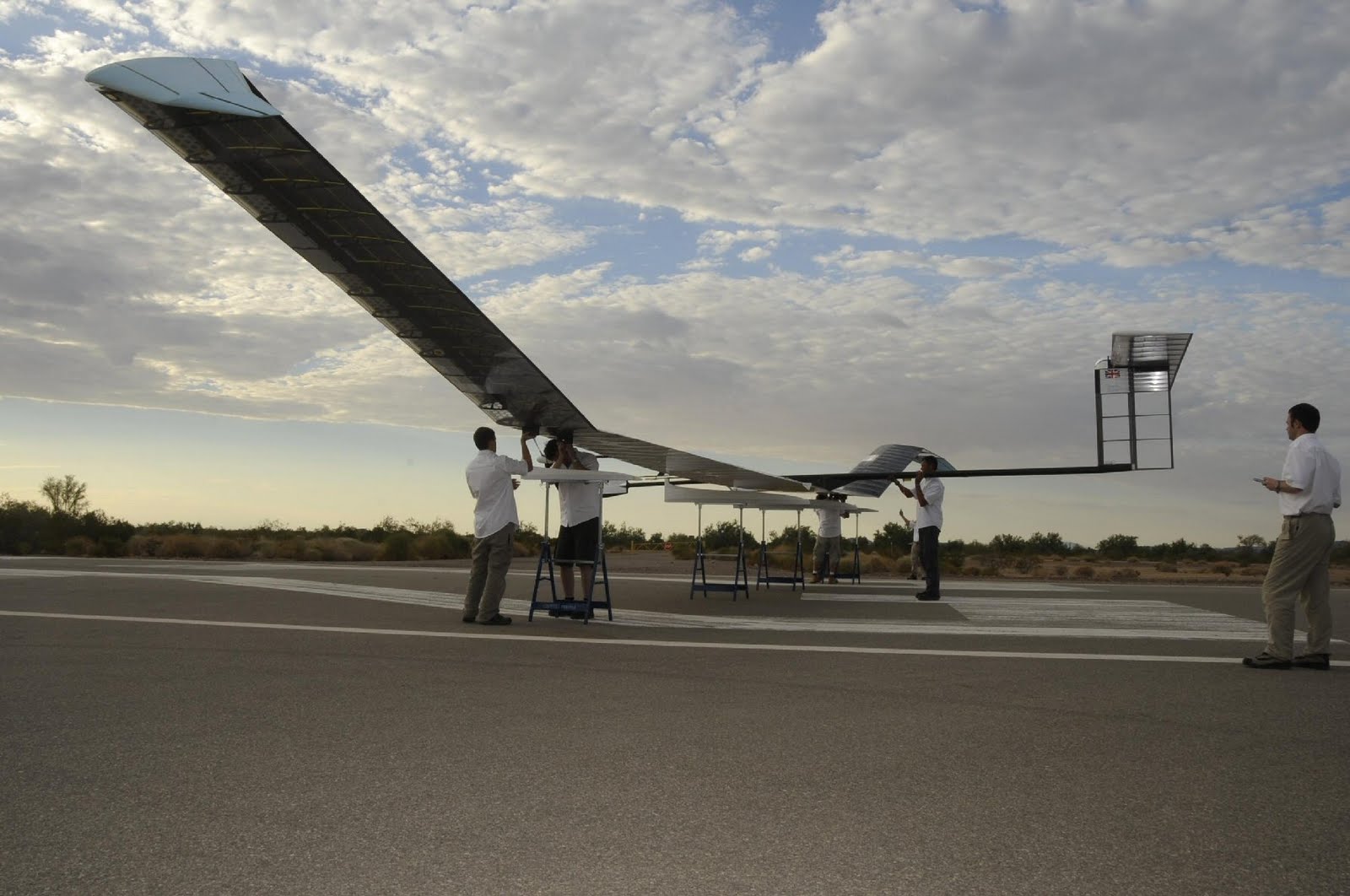 Den of Zeus: QinetiQ’s Zephyr solar powered unmanned aircraft soars to ...