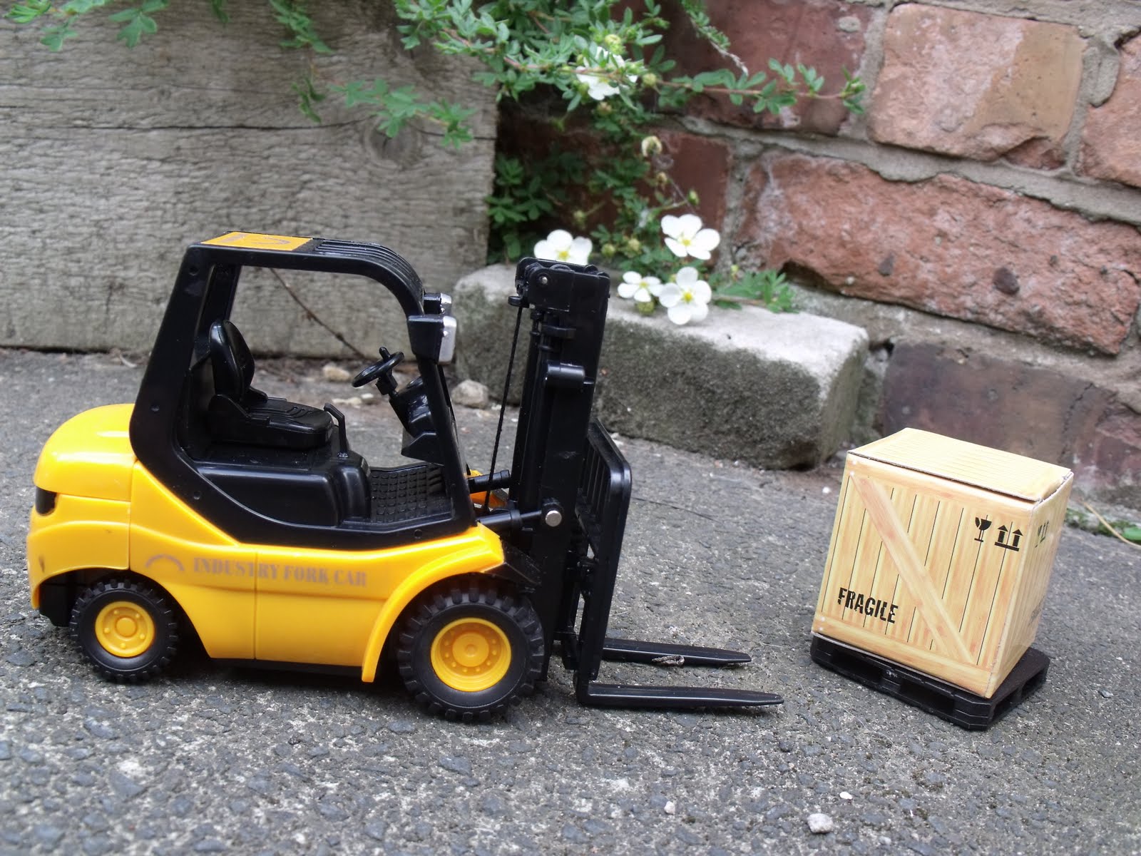 R.C Review: 1:20th scale Mini RC Forklift Truck