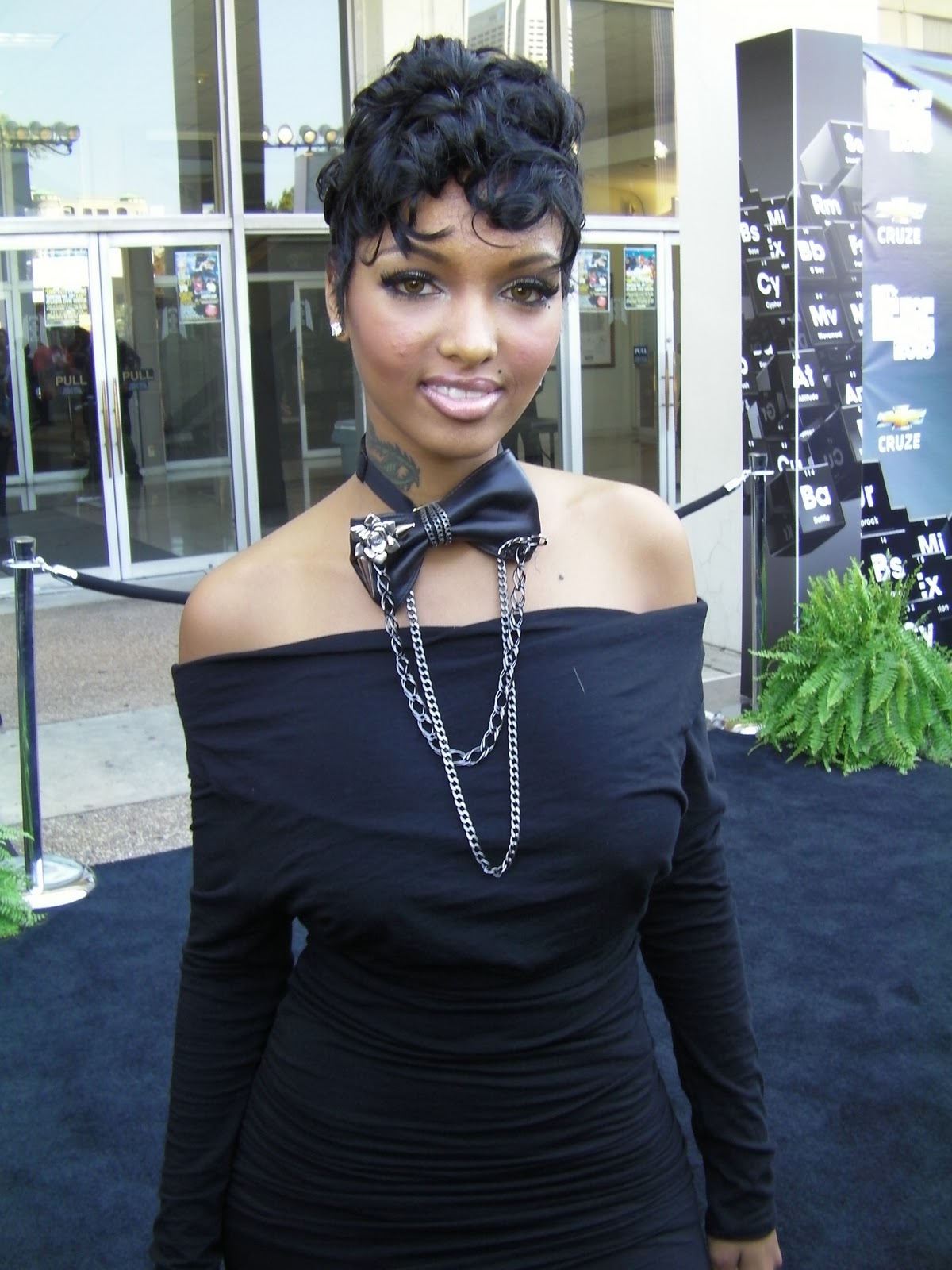 Mzskeen's World: 2010 BET Hip-Hop Awards Black Carpet Mzskeen's World: 2010 BET Hip-Hop Awards Black Carpet