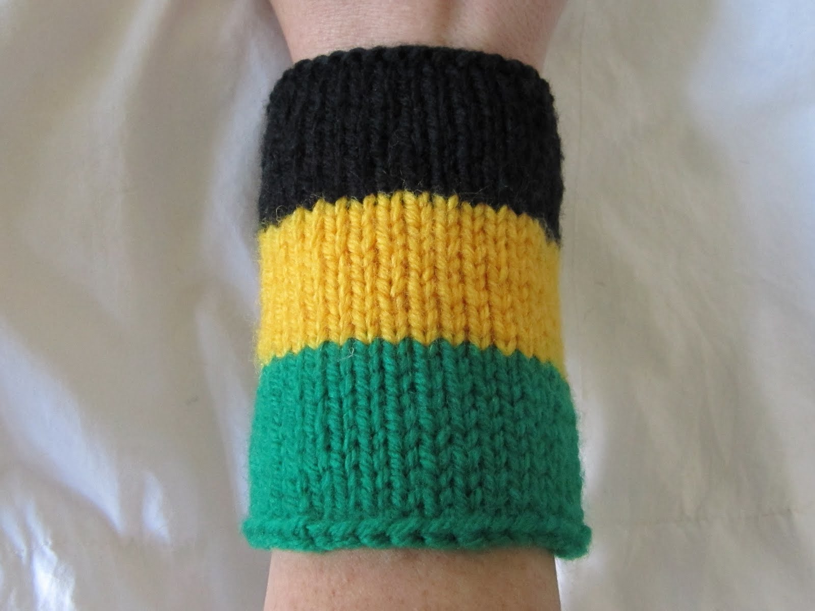 Hipknitized : Free Pattern: Jamaican Wristband