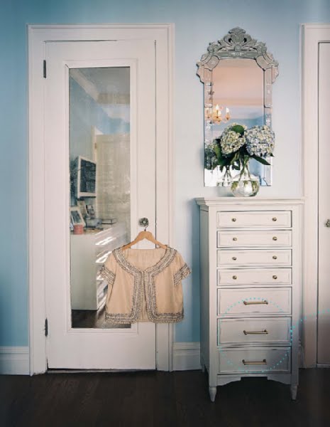 Woohooie: Old-Fashioned, Mirrored Closet Doors