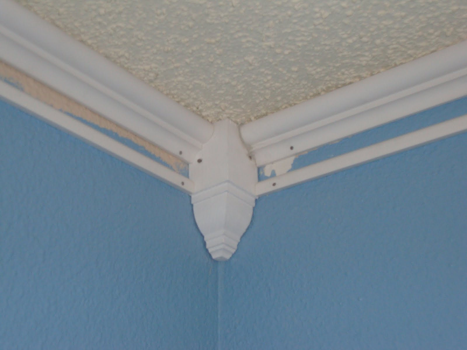 MerriLEE We Roll Along: faux crown moulding
