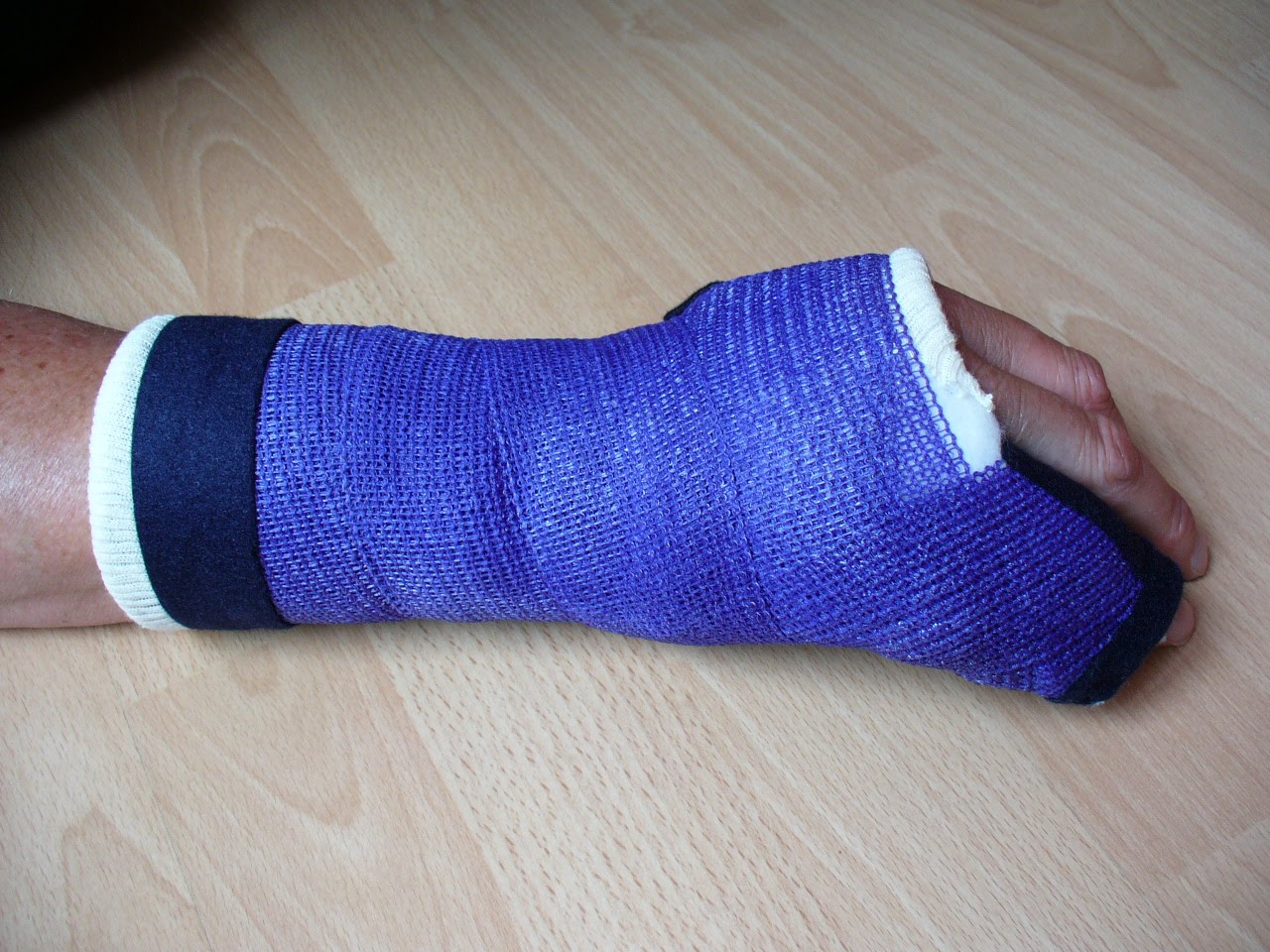 SCRAPS AND MORE: Nieuw gips.....en heel blij met de post!