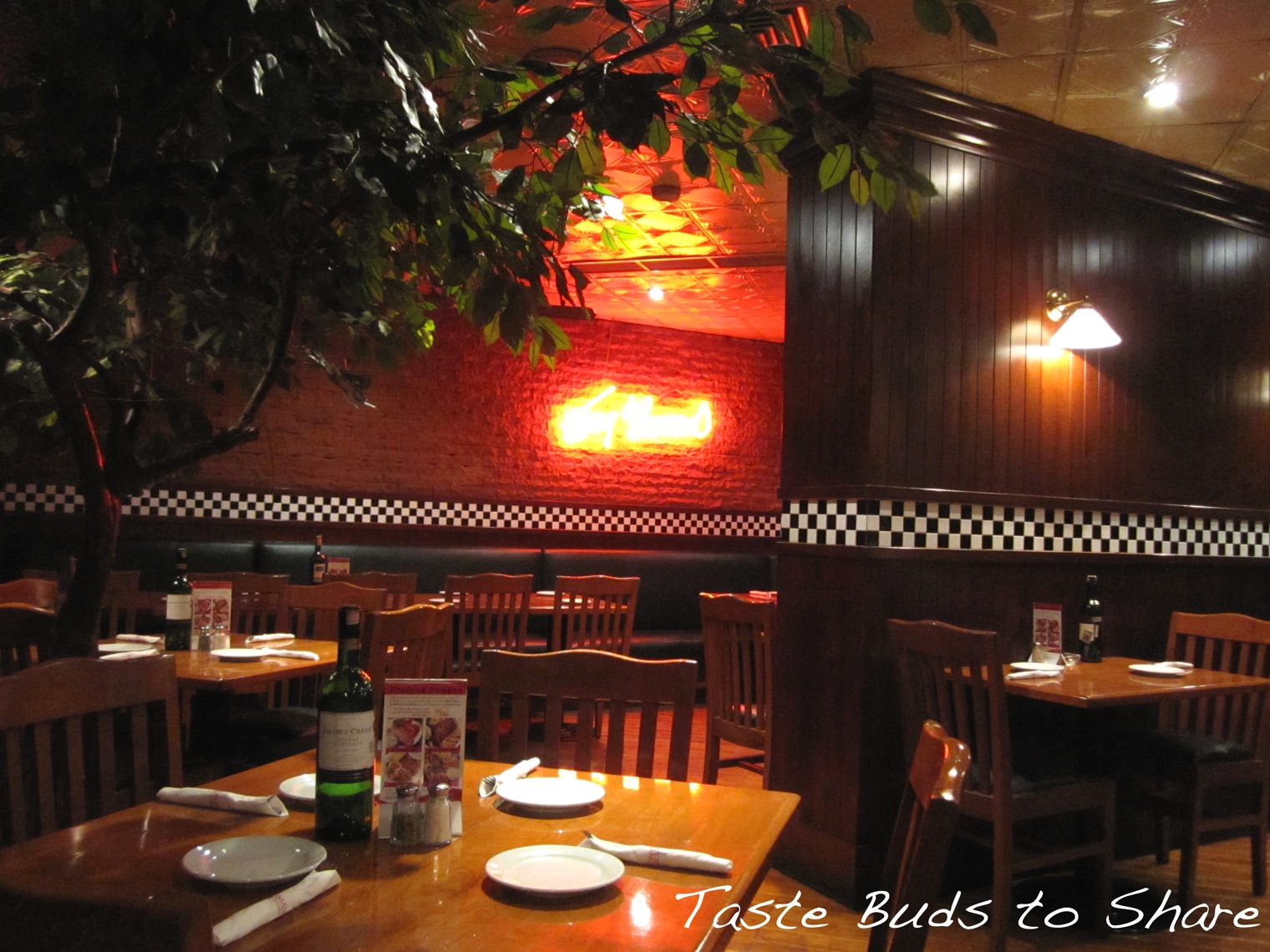 Taste Buds to Share: Tony Romas'