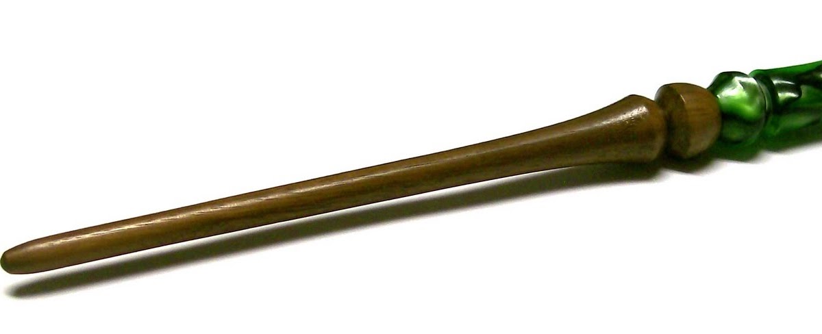 Muggle Wandmaker: House Wand - Emerald and Walnut