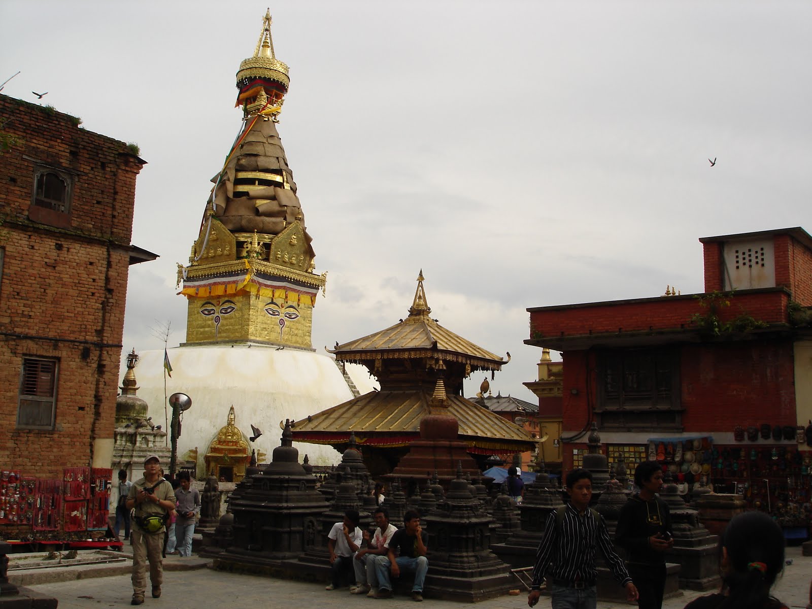 chronicles of a happy traveler: Swayambhunath Soars
