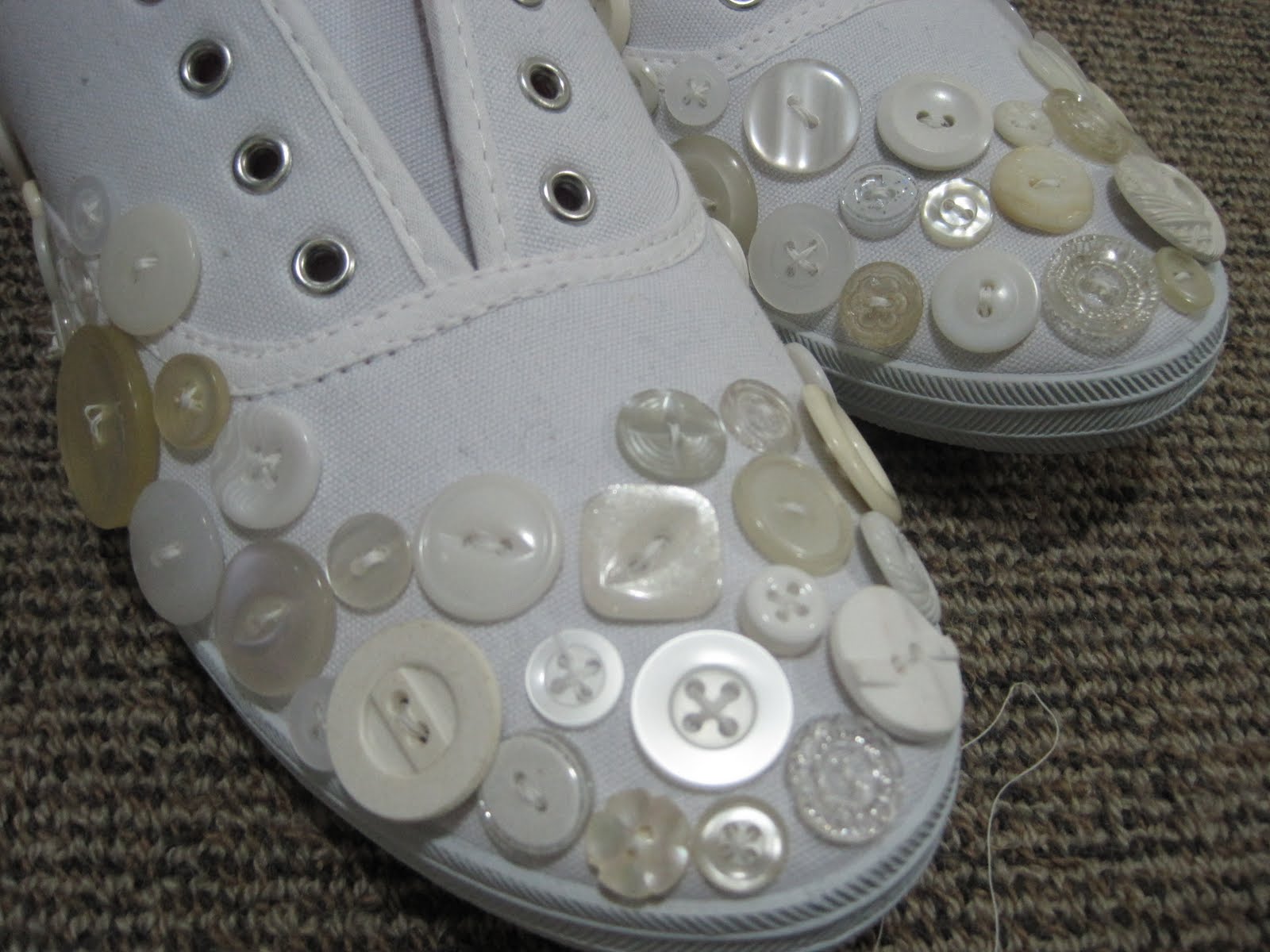 Crafty Goodness: Button Shoes!