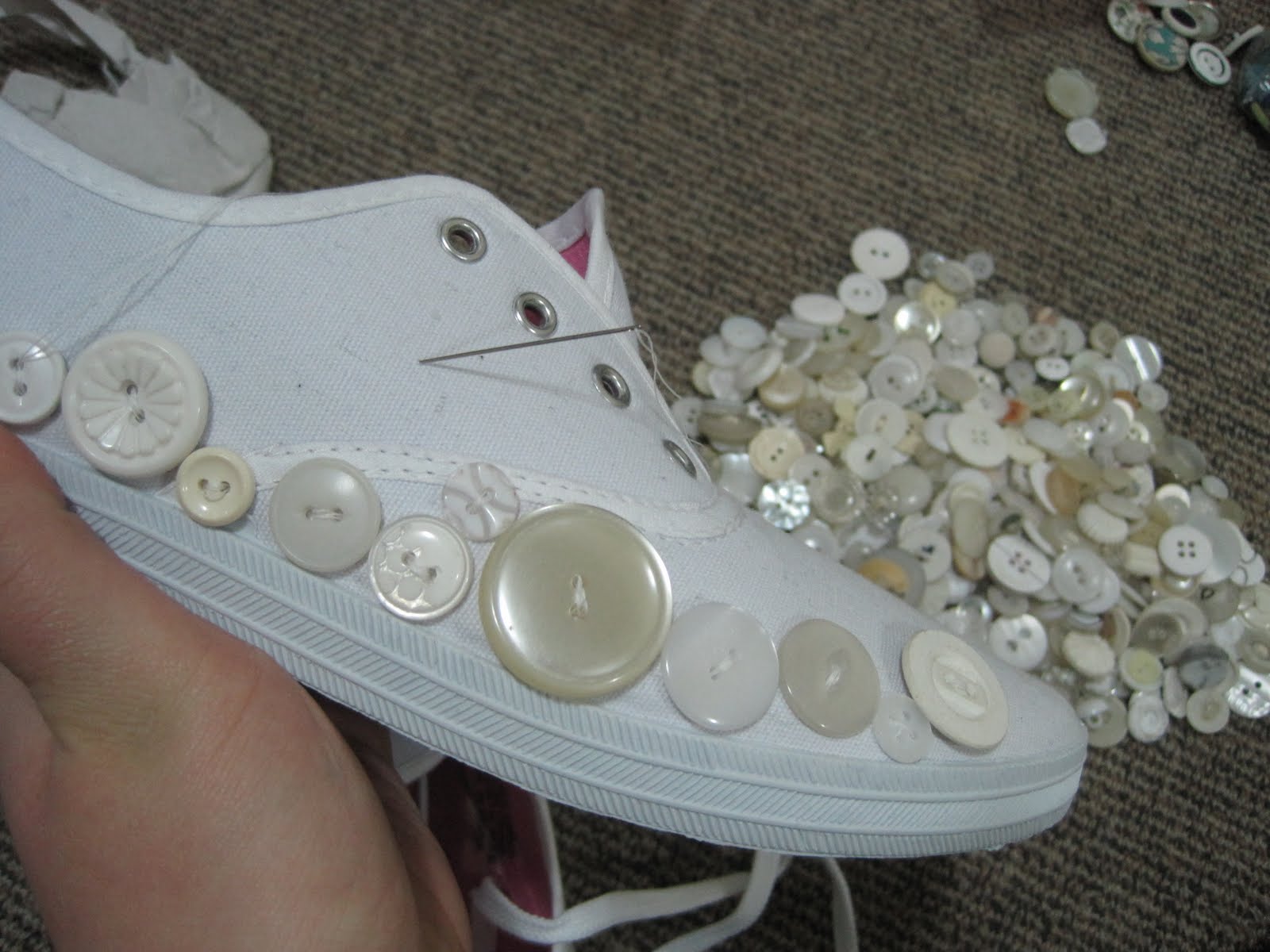 Crafty Goodness: Button Shoes!