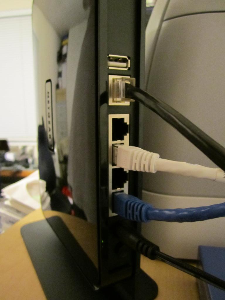 ARogan: Netgear WNDR3700 and DD-WRT