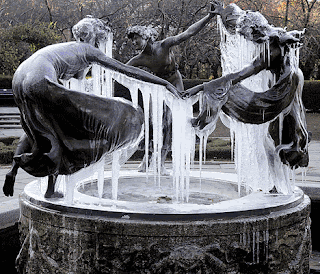 Fountain Statues - Treasure Explore