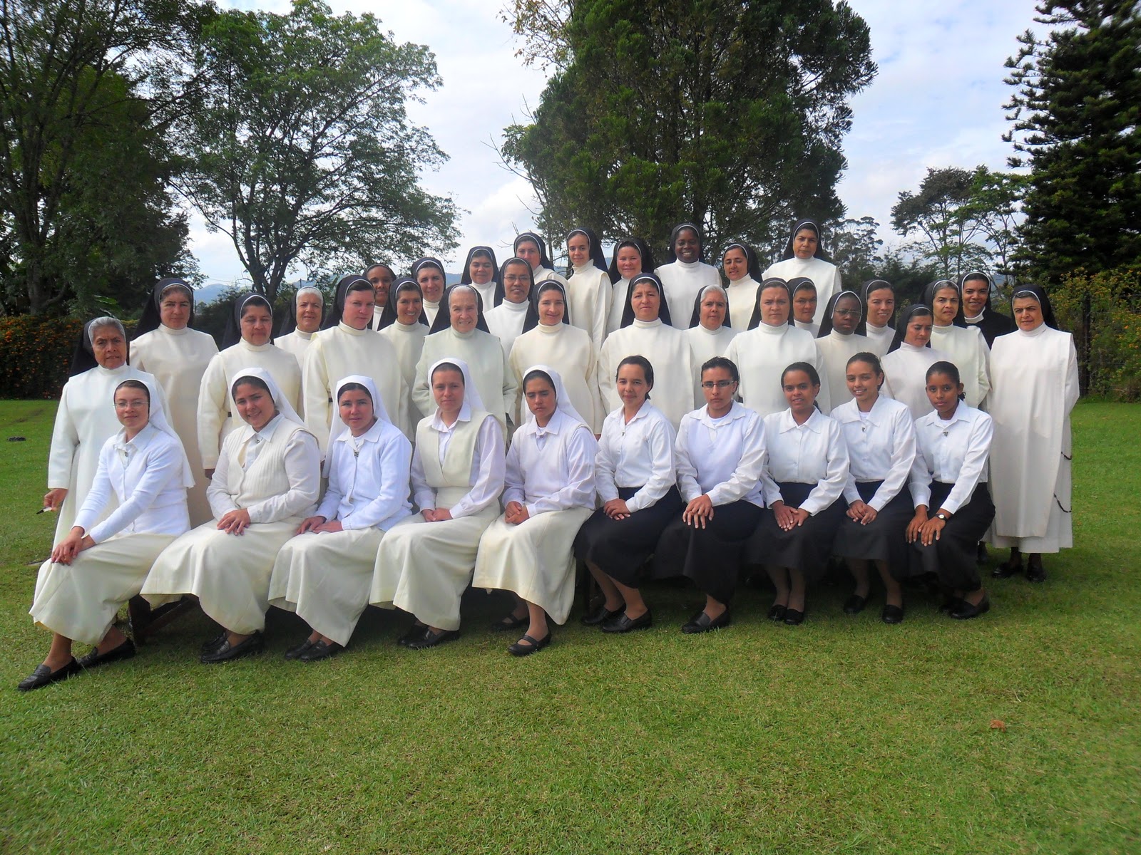 Hermananas Dominicas de la Doctrina Cristiana: ETAPAS DE FORMACIÓN