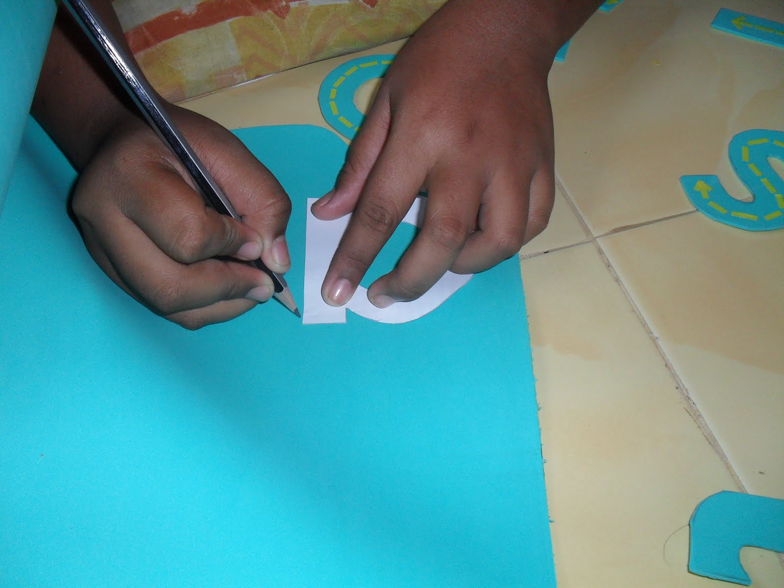 CHE GU ZIZIE BLOG: Membuat huruf blok ABC