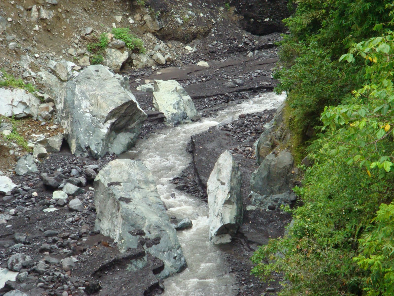 PENGIKISAN ( EROSI ) | IR.RAHMAWATI, MP