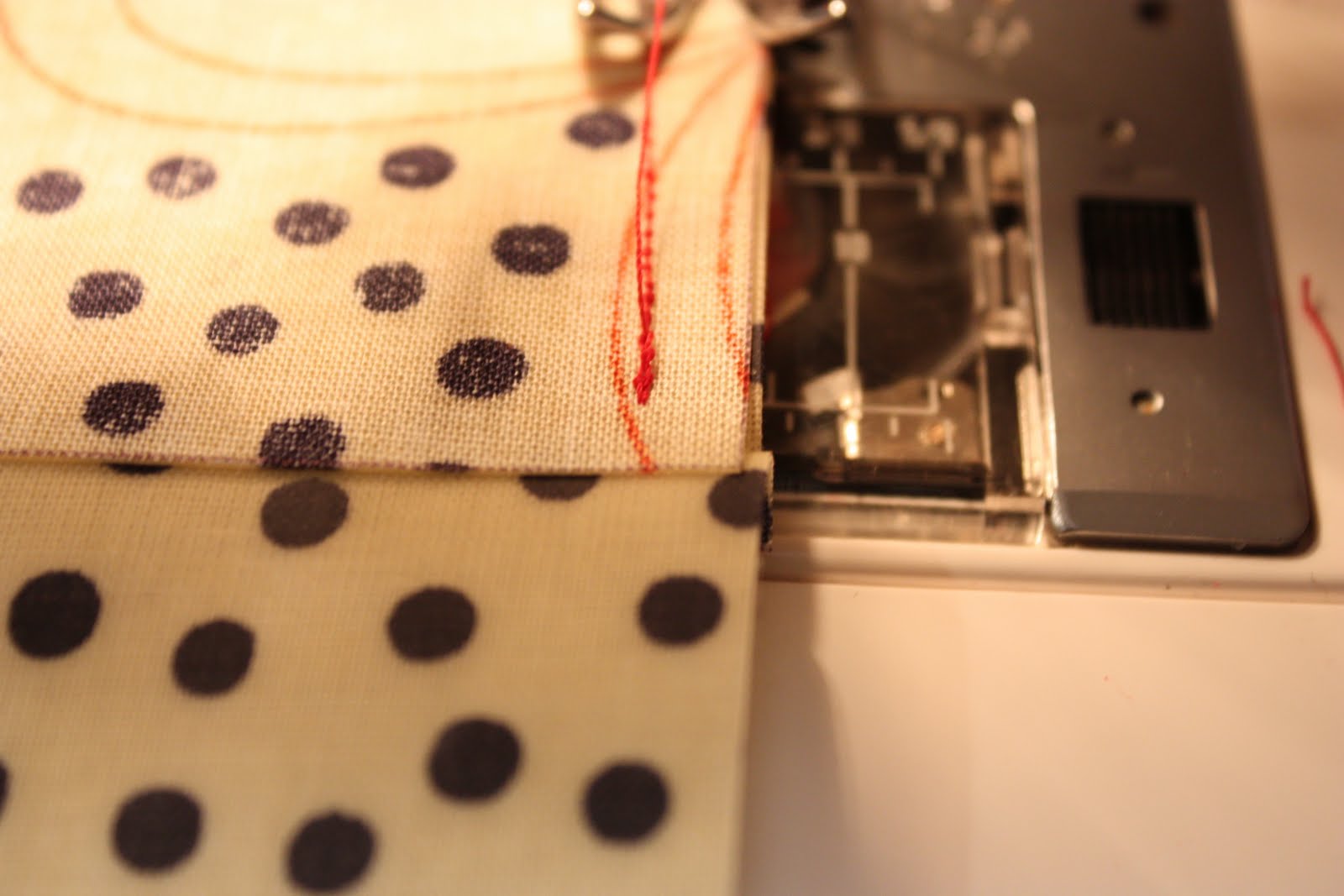 Zaaberry: Oilcloth Lunch Tote Tutorial