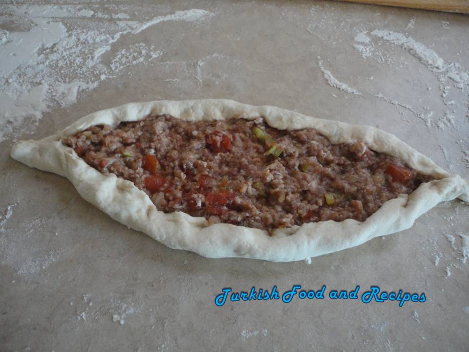 Turkish Food & Recipes: Turkish Ground Beef Pide (Kiymali Pide)