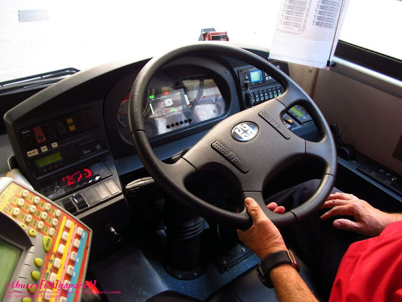 (buses[IN]gapore!): SMRT Buses : ZhongTong Hybrid LCK6121GHEV (SMB137A)