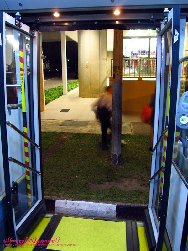 (buses[IN]gapore!): SMRT Buses : ZhongTong Hybrid LCK6121GHEV (SMB137A)