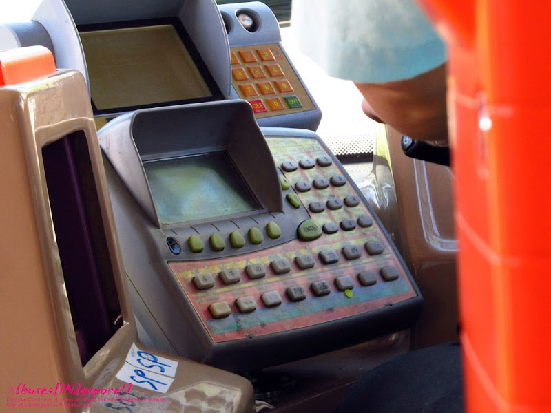 (buses[IN]gapore!): New EZlink Readers/Bus Captain's console.