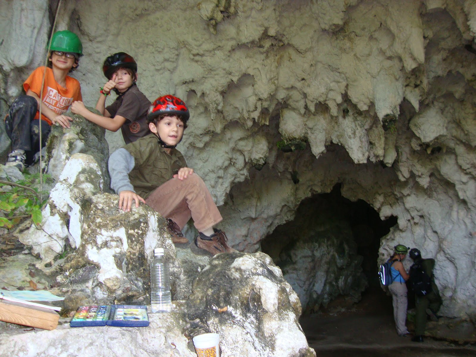 mama-arte-eco: Explorando cuevas y arqueología en Morovis
