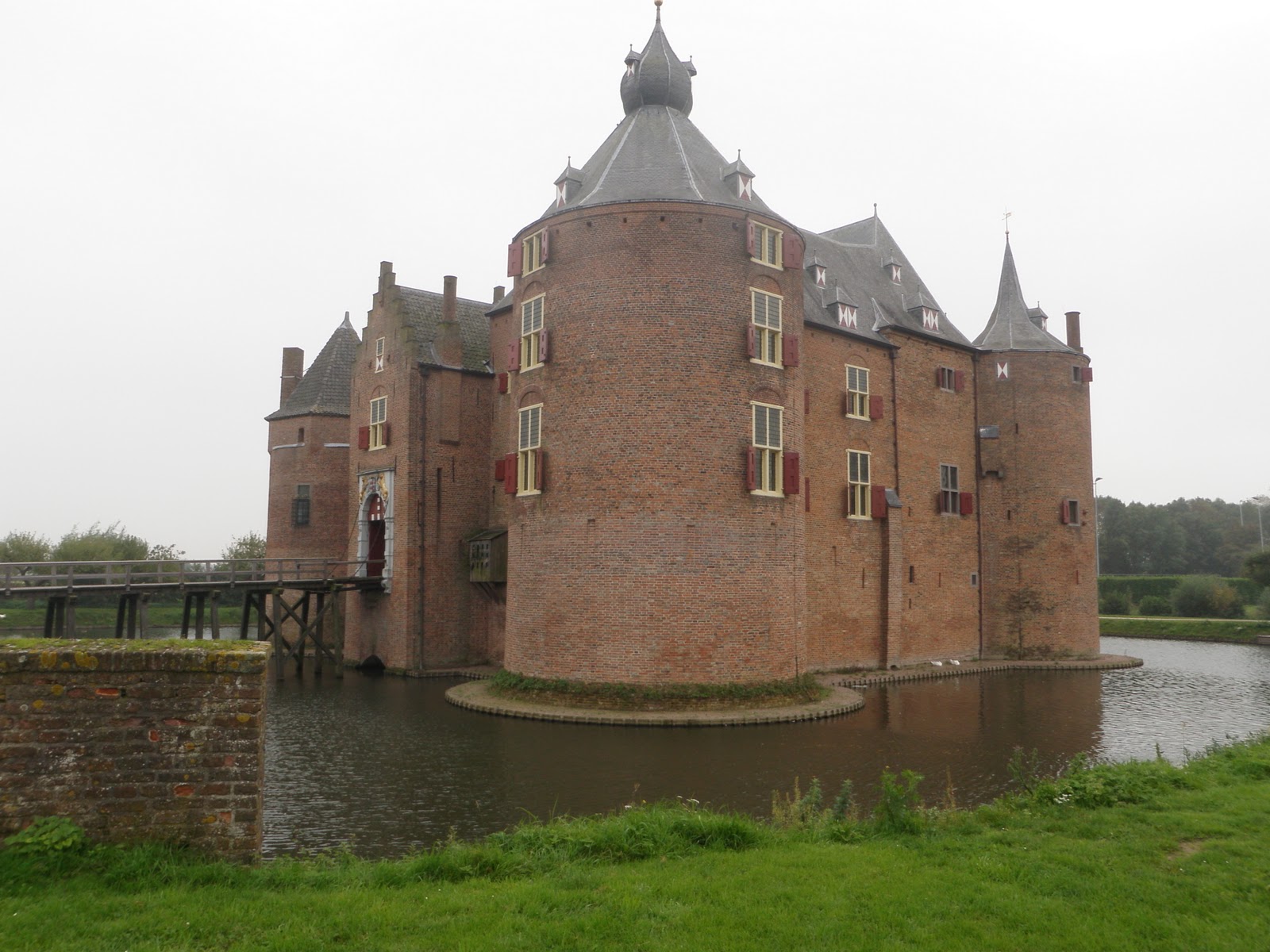 From Gatwick to Goa: E-towns of Holland-Eibergen and Enschede