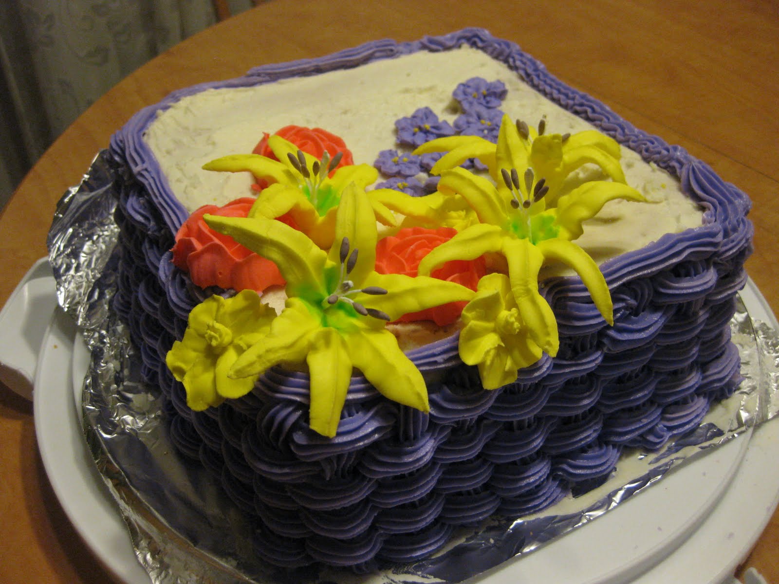 foodieMcPoon: My first royal icing flower cake (with a little too much ...