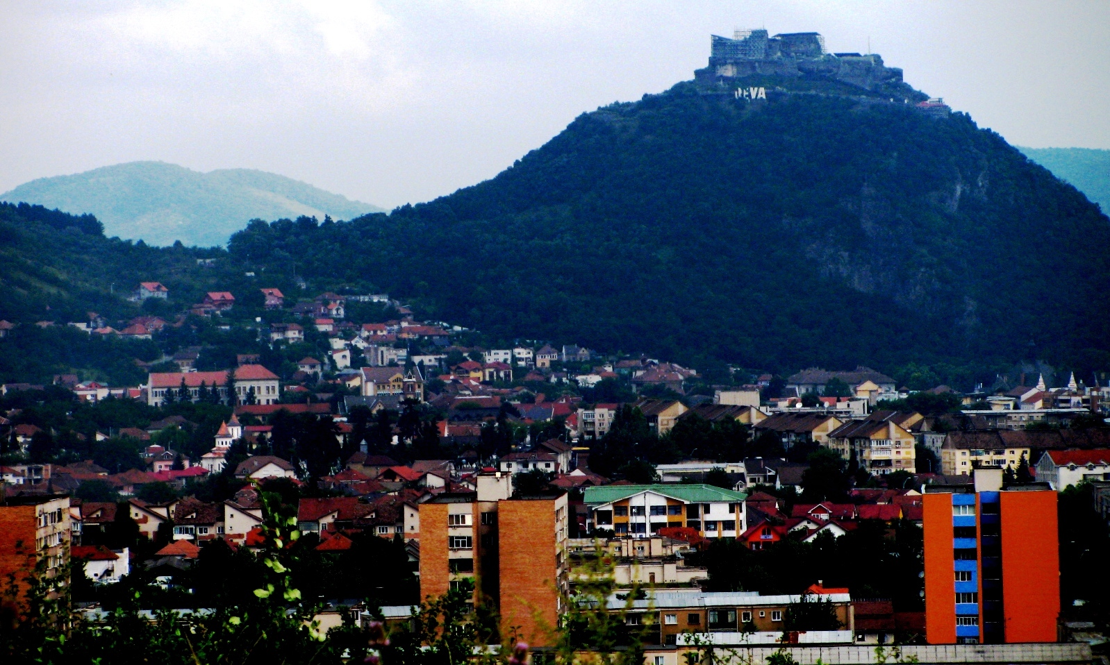 ROMANIA: A. C. FOTOBLOG: Deva city, panorama with citadel