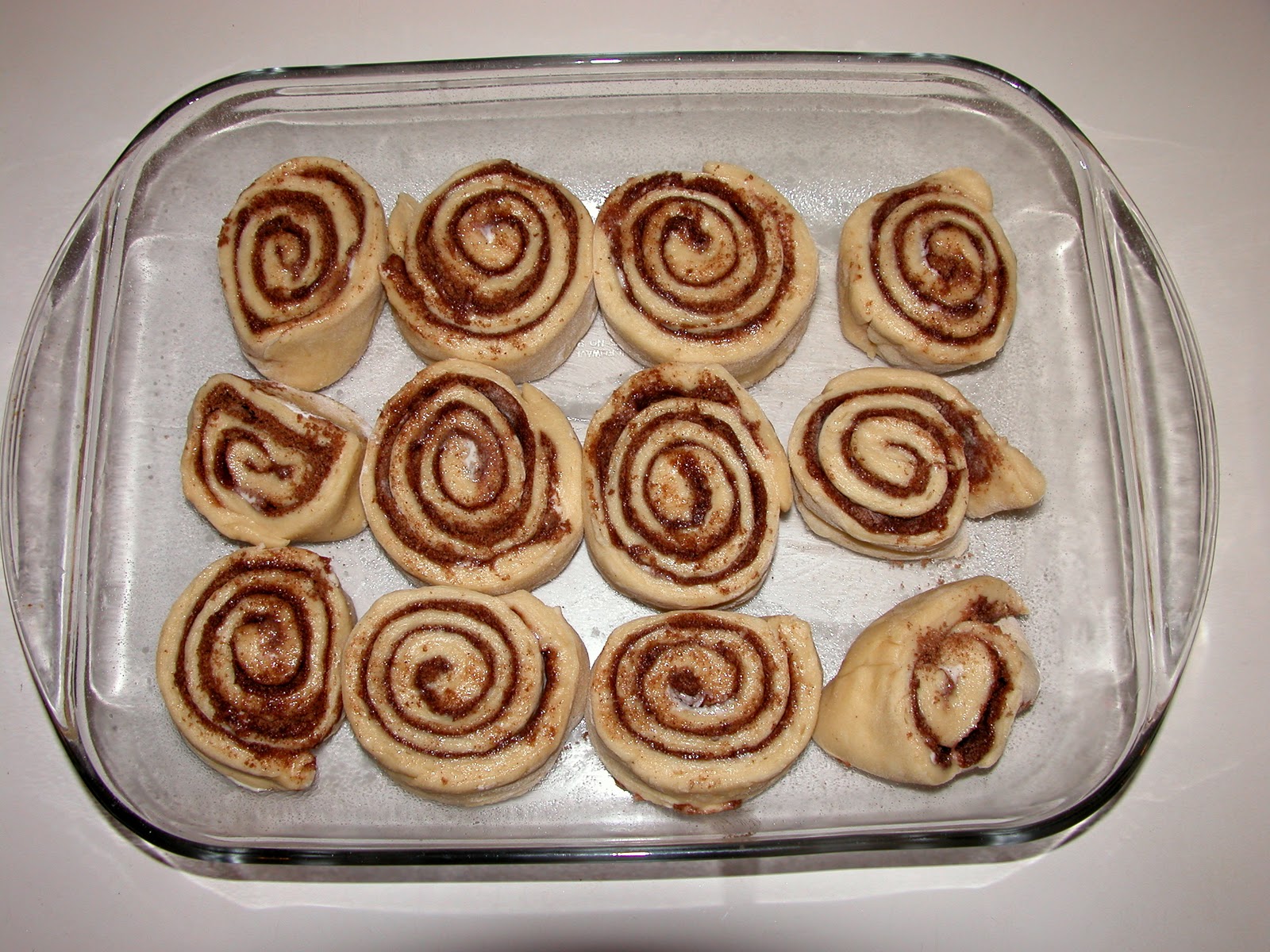 Raising Leafs: Tasty Tuesday: Cinnamon Rolls