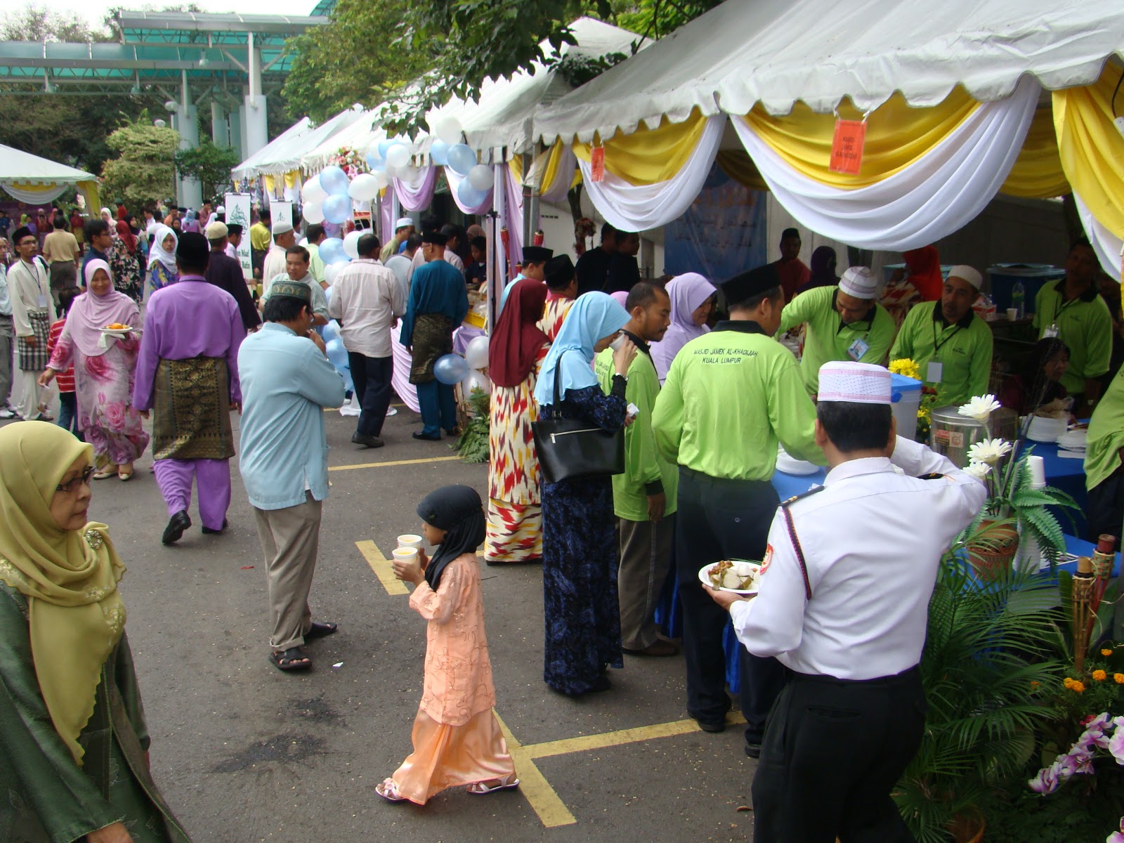 Masjid Saidina Abu Bakar As Siddiq, Bangsar.: Jamuan Idulfitri Pusat ...