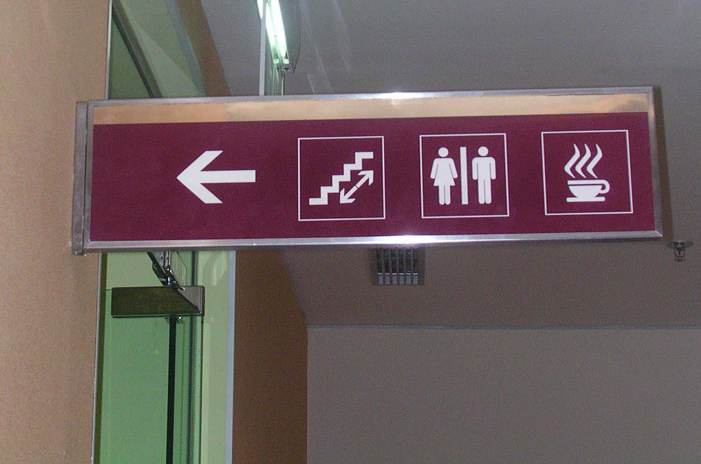 DESIGN & BUILD SIGNAGE: Directional Sign